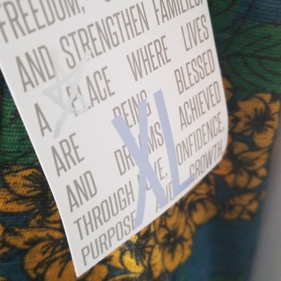 LuLaRoe | Tops | Lularoe Classic T Nwt | Poshmark